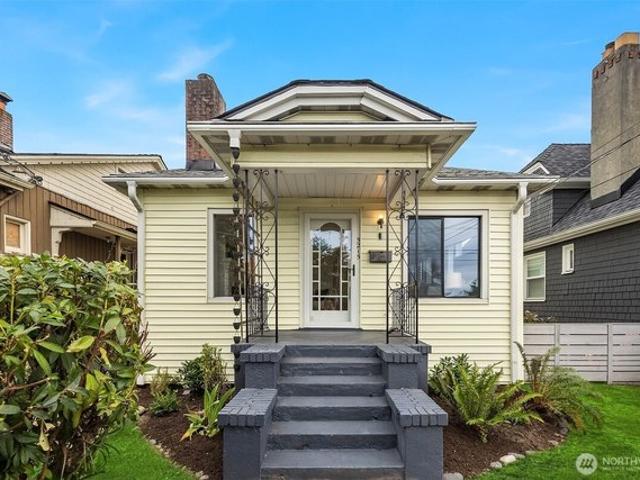 5215 Latona Ave NE, Seattle, WA 98105