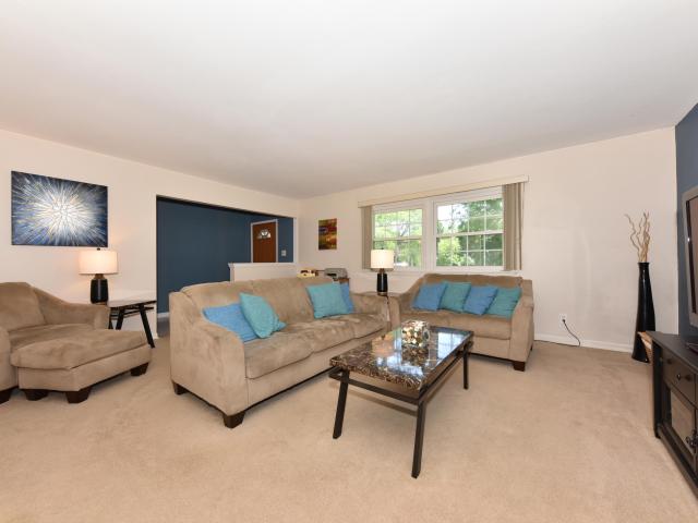 5215 S Balboa Dr