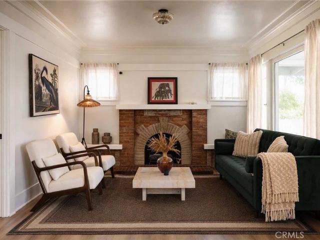 5215 S Van Ness