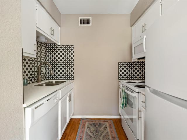 5215 Saint Georges Grn # B