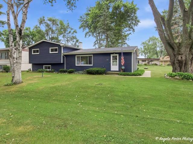 5215 W Nippersink Dr, Richmond, IL 60071
