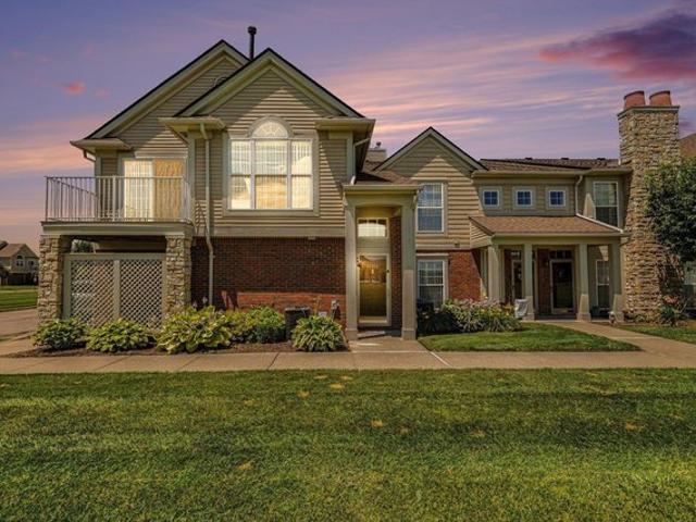 52164 Naugatuck Dr, Macomb, MI 48042