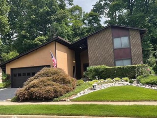 5216 Bradfield Dr, Burke, VA 22015