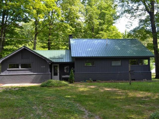 5216 E Shore Dr NE, Kalkaska, MI 49646