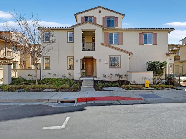 5216 Fioli Loop