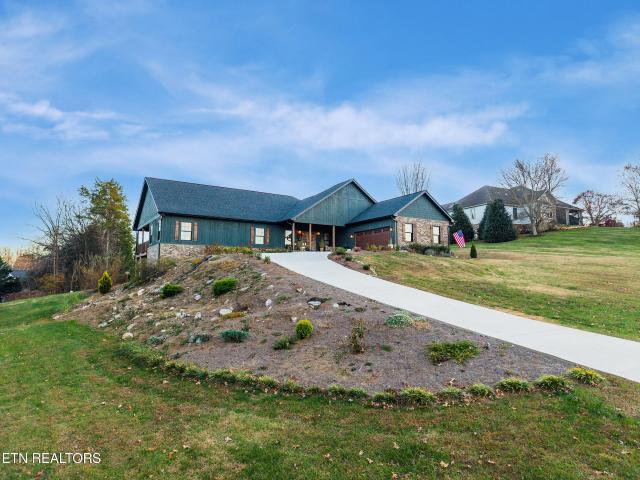 5216 Three Bars Lane