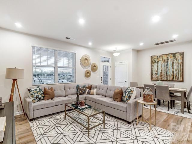 5217 Wyes Oak Lane