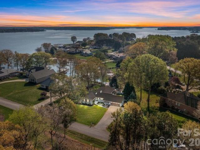 5218 Glenwood St, Sherrills Ford, NC 28673