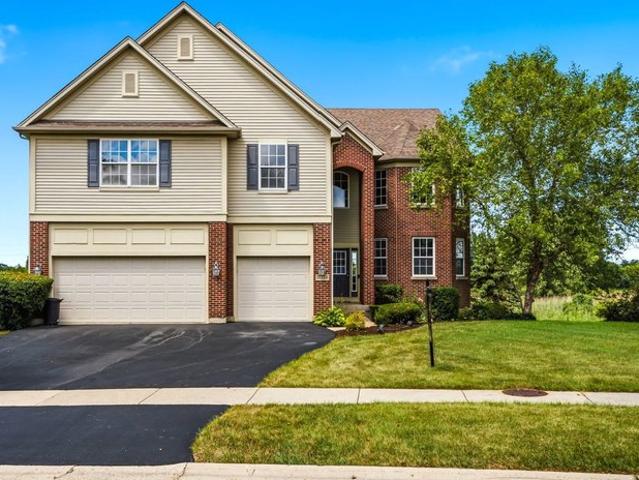 5218 Greenshire Cir, Lake in the Hills, IL 60156