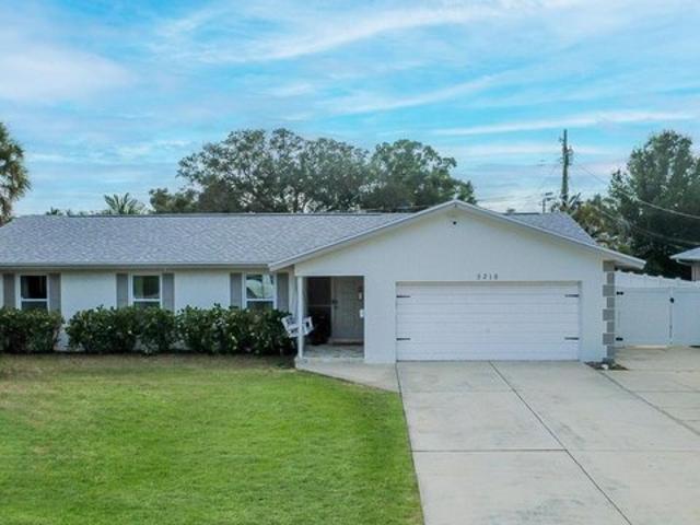 5218 Venetian Blvd NE, Saint Petersburg, FL 33703