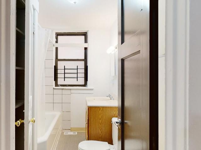 5218 5220 S. Kimbark Avenue 5 Bedroom Apartment for Rent at 5218 S Kimbark Ave, Chicago, IL 60615 Hyde Park