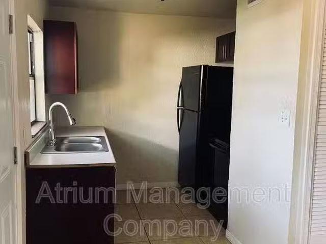 52109144 1081 S Deleon Ave