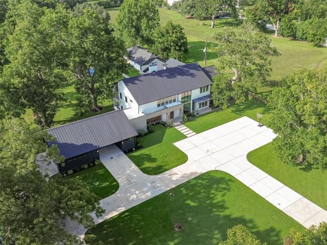 5210 Manor Drive