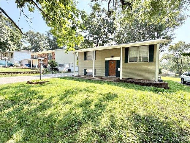 5210 Ville Cecelia Ln, Hazelwood, MO 63042