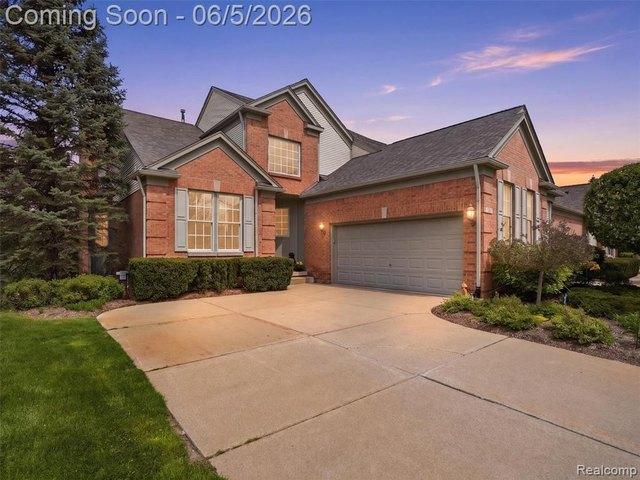 5211 Belmonte Dr, Oakland Township, MI 48306