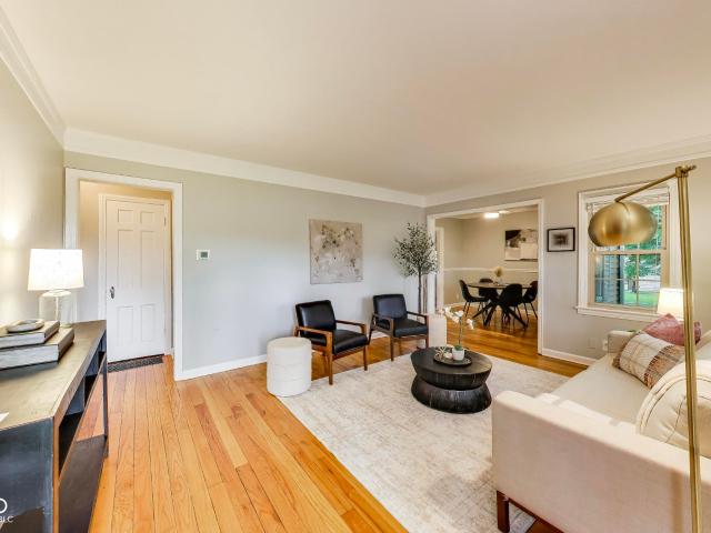 5211 Rosslyn Avenue
