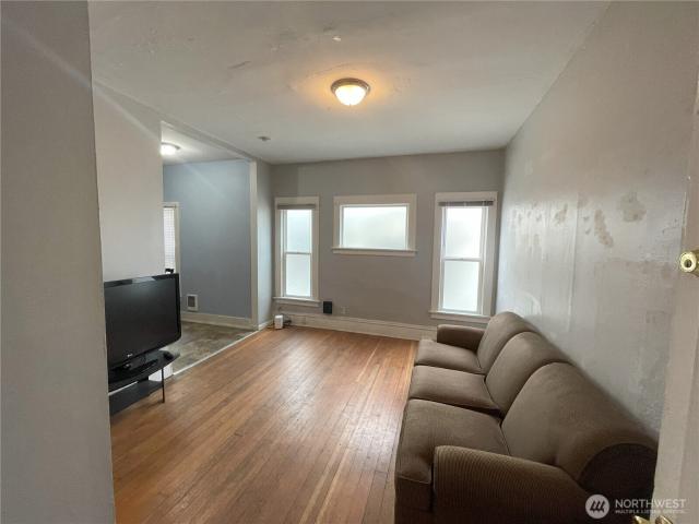 5211 19th Ave NE, Seattle, WA 98105 | MLS #2456