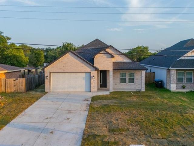 5212 Cox St, Fort Worth, TX 76105