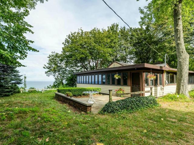 5212 Pier Rd, Coloma, MI