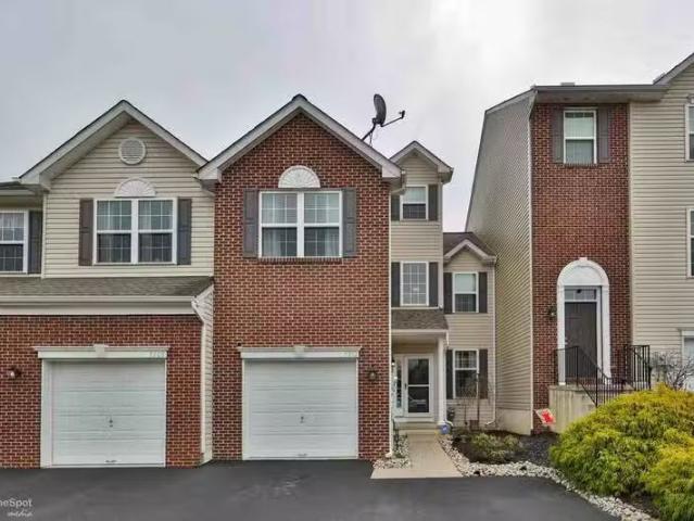 5212 Spring Ridge Drive East 5212 Spring Ridge Dr E