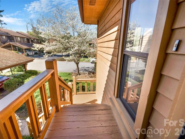 521 Courtwood Lane # 8