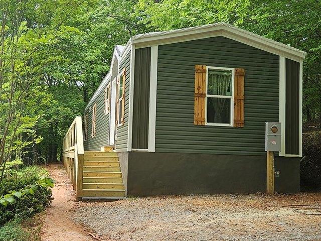 521 Carolina Village Cir, Franklin, NC 28734