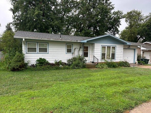 521 Charles Rd, Hebron, NE 68370