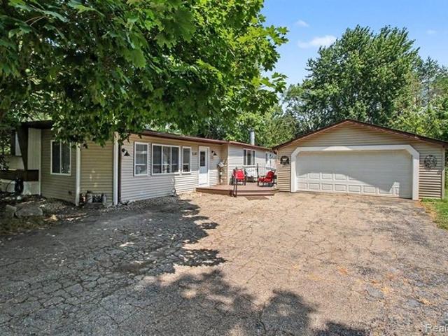 521 Cherokee Bnd, Genoa Township, MI 48843