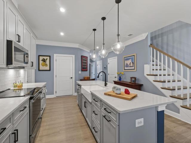 521 crimson st