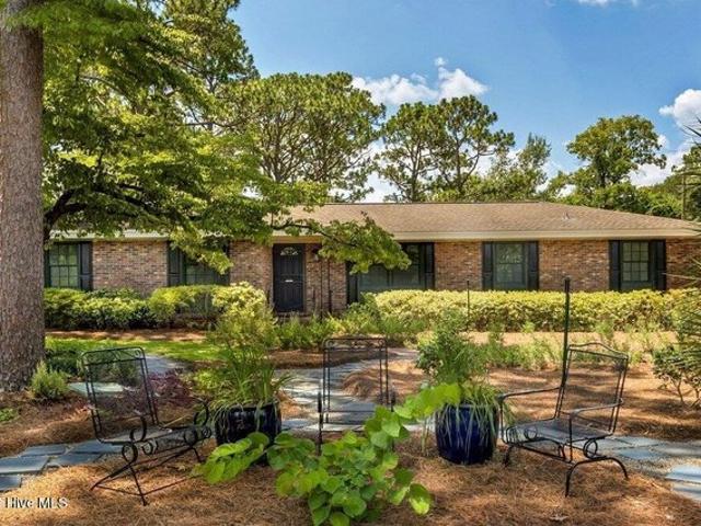 521 Baytree Rd, Wilmington, NC 28409