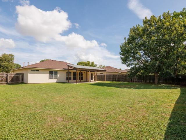 521 Britni Loop