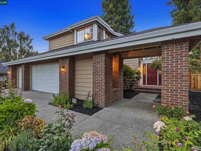 521 Buttonwood Dr
