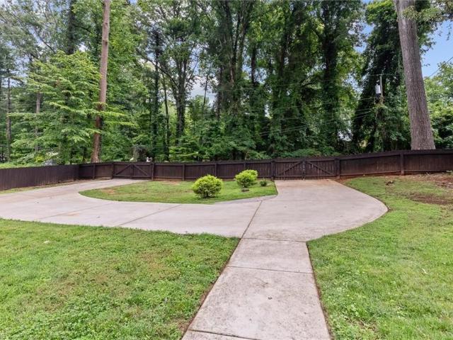 521 Dogwood Circle