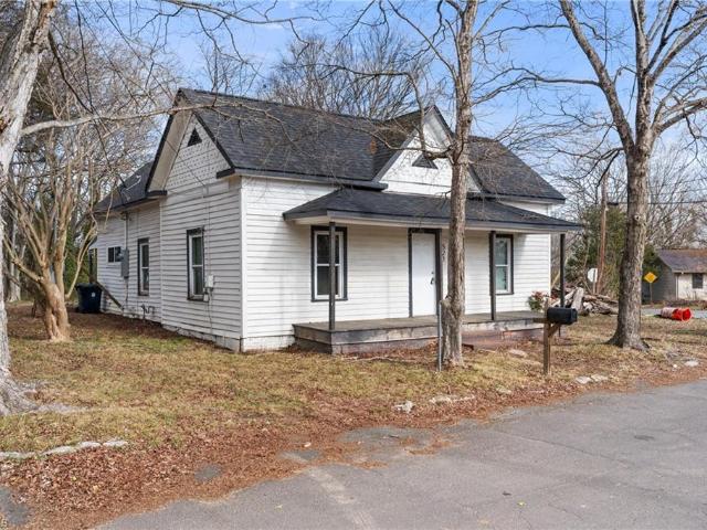 521 E 1st St, Lexington, NC 27292 | MLS #1210 | Compass