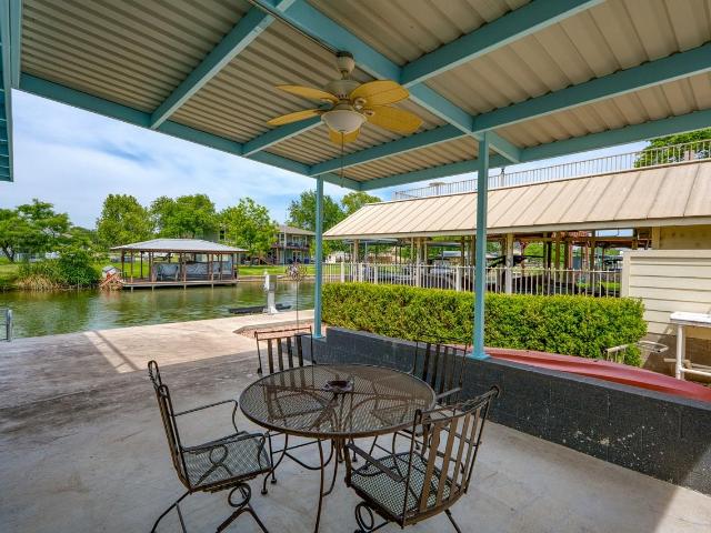 521 E Briarway Dr