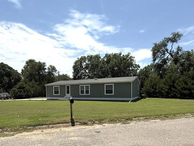 521 E Eighth St, Harper, KS 67058