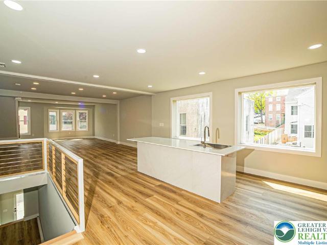 521 Ferry Street PENTHOUSE