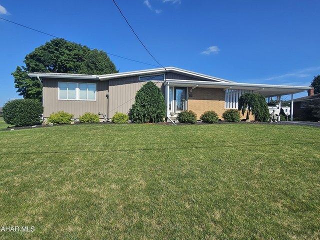 521 Hershberger St, Martinsburg, PA 16662