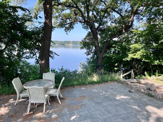521 Lakeshore Drive