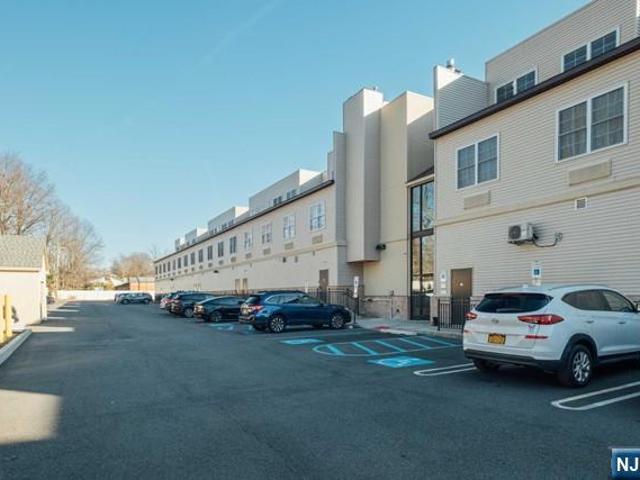 521 Livingston Street # 303