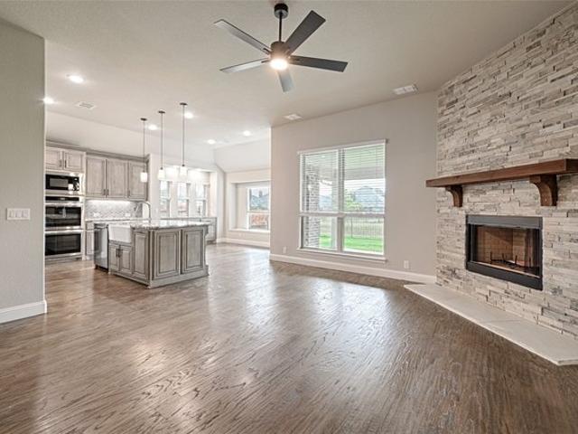 521 Livia St, Burleson, TX 76028