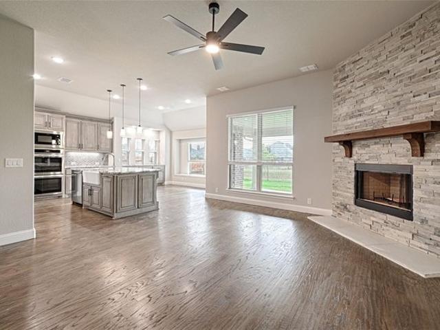 521 Livia St, Burleson, TX 76028