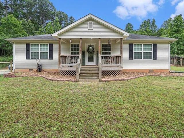 521 Mountain Creek Dr, Maysville, GA 30558