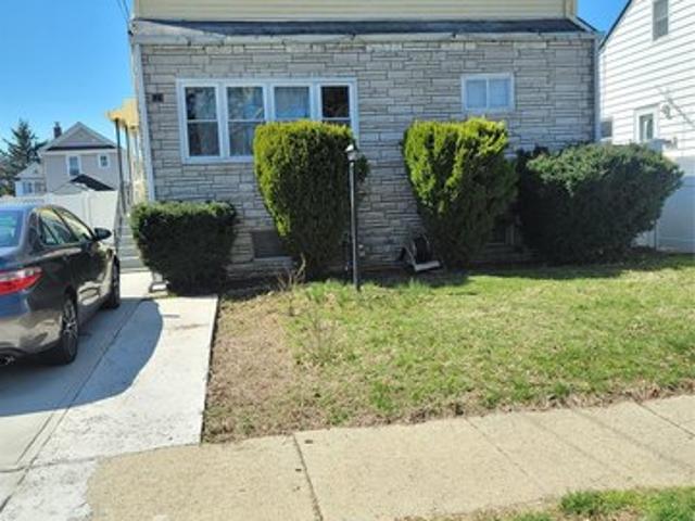 521 N 7th St, New Hyde Park, NY 11040