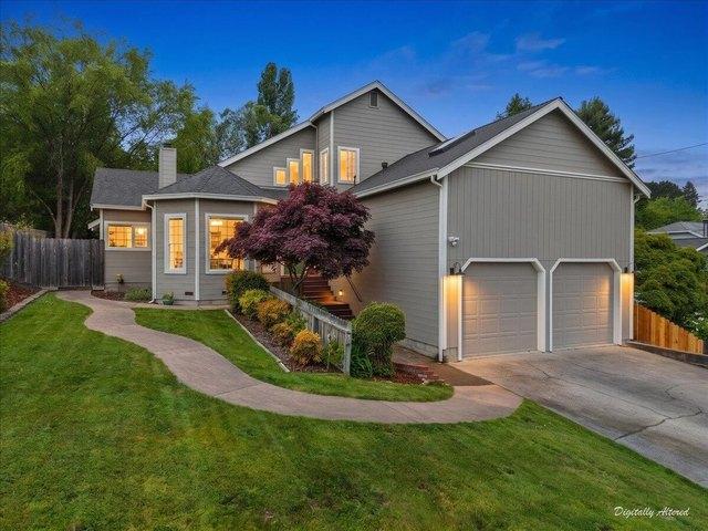 521 Nob Hill Rd, Fortuna, CA 95540