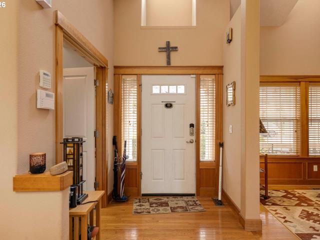 521 nw mt mazama st