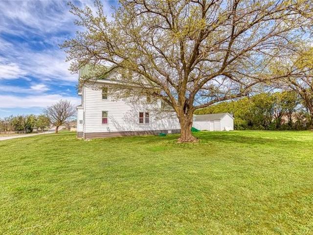 521 S Evans Ave, Leedey, OK 73654