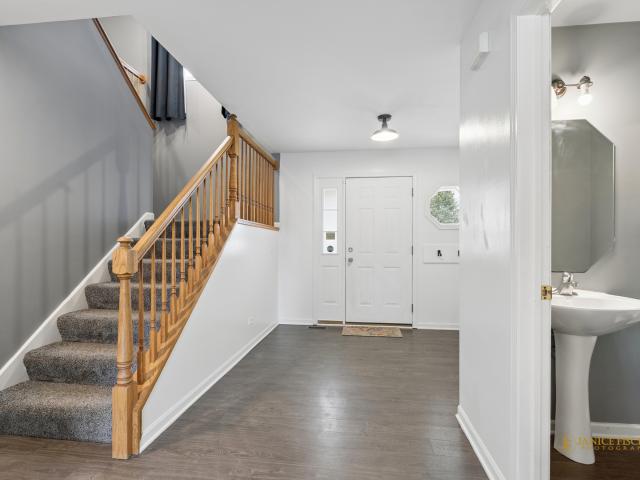 521 S Sheridan Rd, Lakemoor, IL 60051 | Compass