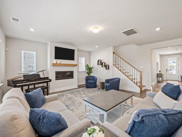 521 Roycroft Drive