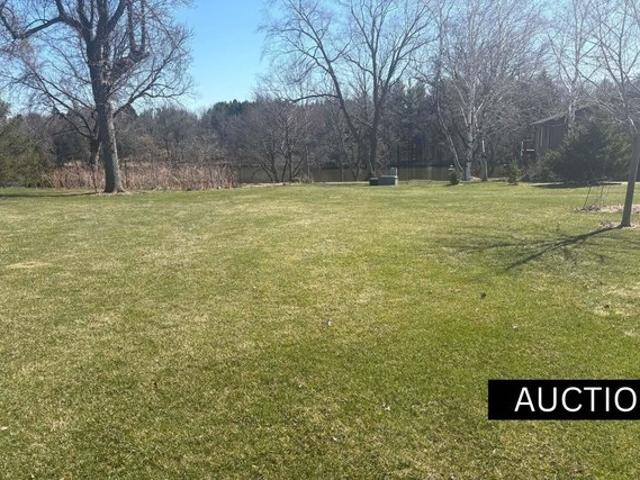521 Rockview Ct, Watertown, WI 53094